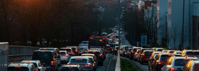 Avoid Heavy Highway Traffic Volume: Smart Driving Tips for 2026